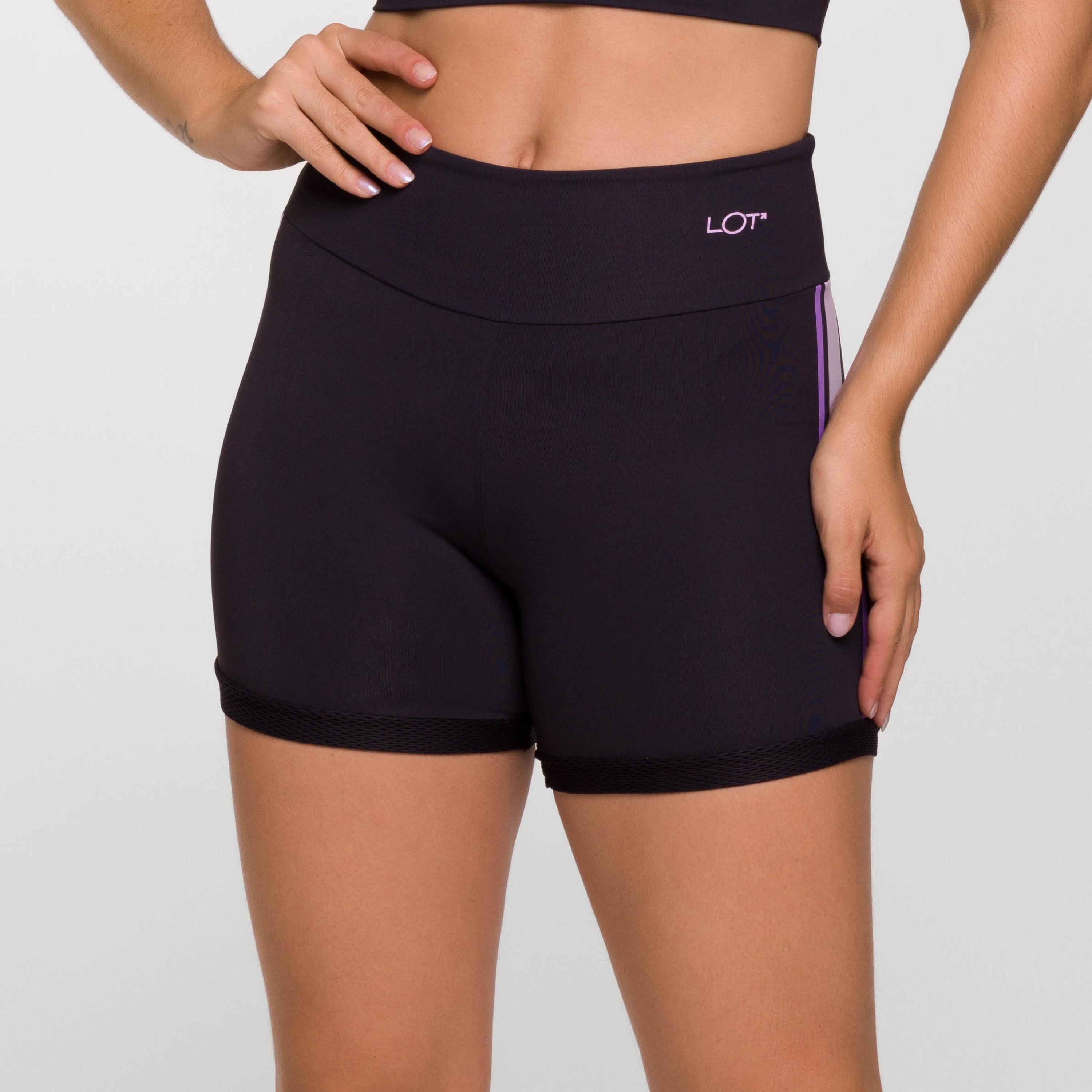 Short Moving Poliamida Preto com Estampa Lilás e Telinha na Barra - Lot ...